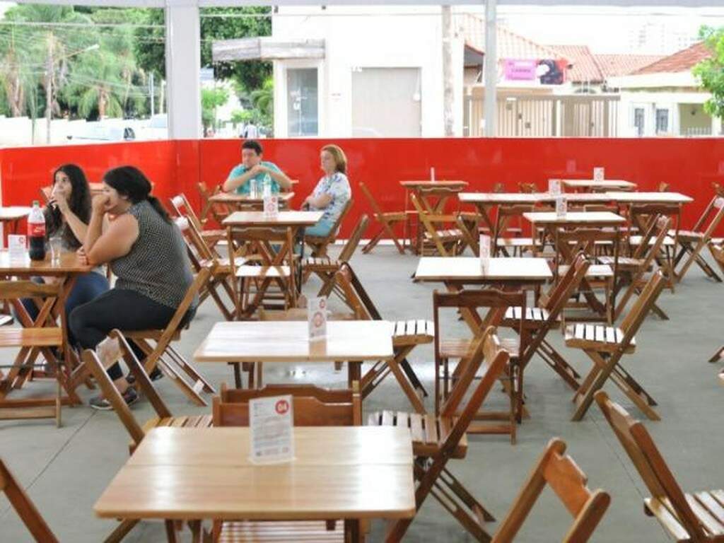 Para servir diferente, lanchonete cria rodízio de mini-lanches com 15 ...