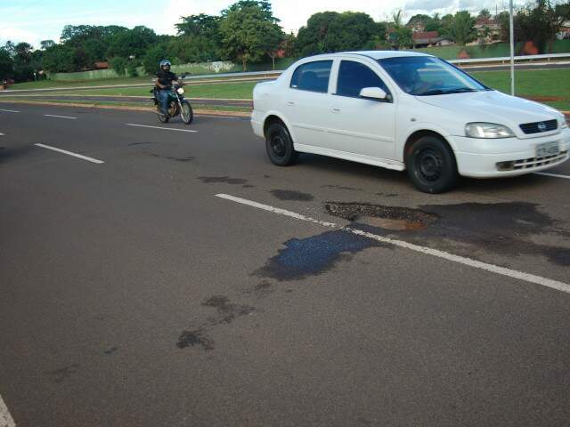 Buraco na Marginal Lagoa está em asfalto feito em 2003, afirma Governo ...