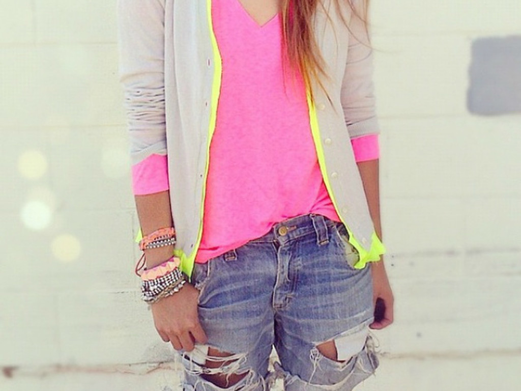 Moda Neon: Tendências e Dicas de Looks Vibrantes para o Verão - 03/08/2012