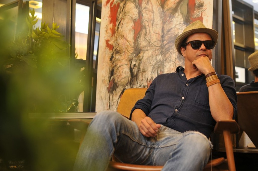 Após oito anos em Paris, Edson Castro diz que precisava visitar o ...