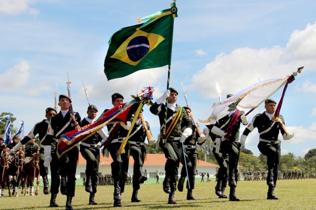 CMO entrega homenagens em solenidade do Dia do Exército - Capital ...