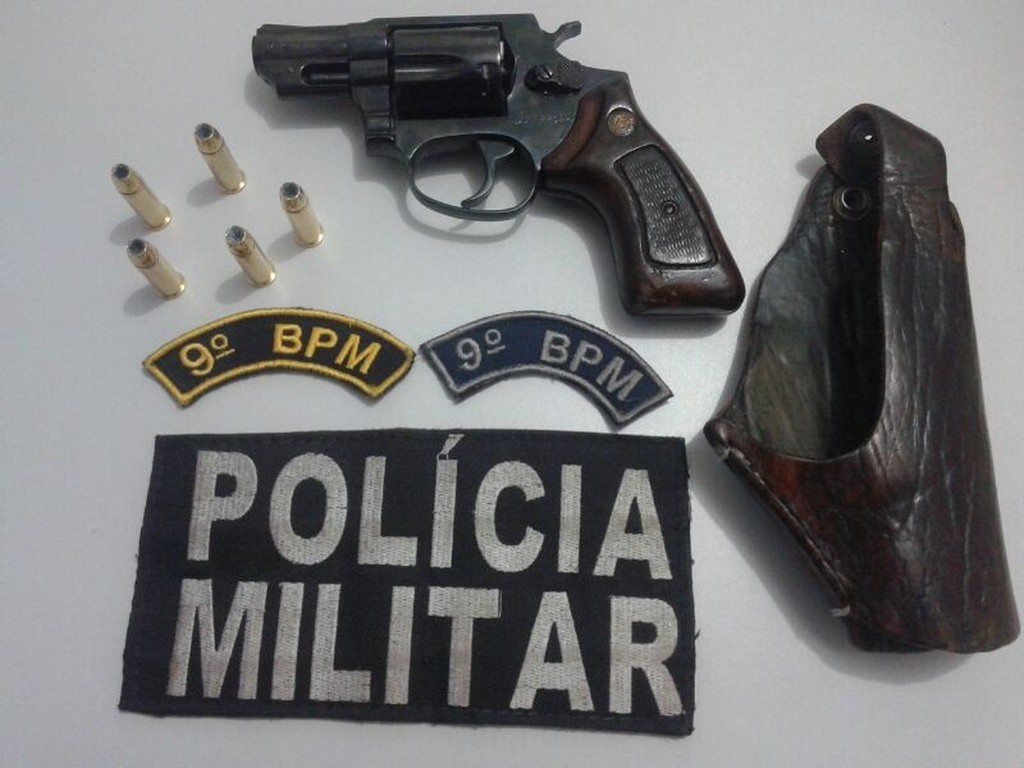 Mulher acha arma carregada em frente de escola em Campo Grande ...