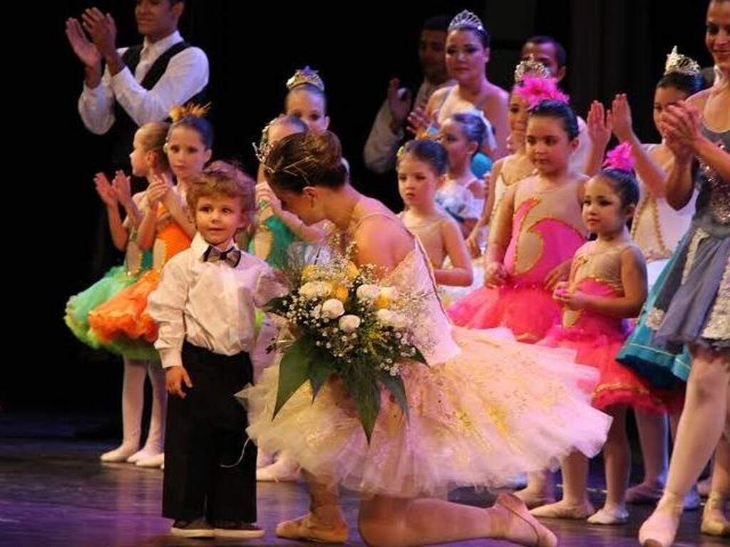 Com releitura de apresentações, Ballet Isadora Duncan dança os 40 anos ...