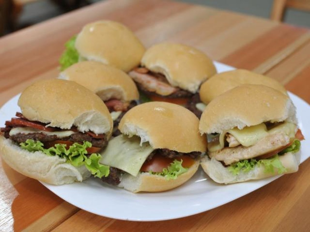 Para servir diferente, lanchonete cria rodízio de mini-lanches com 15 sabores - Sabor - Campo ...
