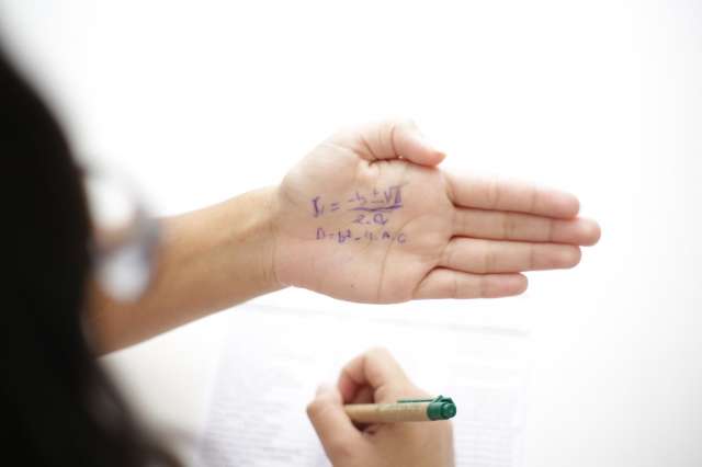 Cola durante a prova pode até ser educativo, garante pesquisadora ...