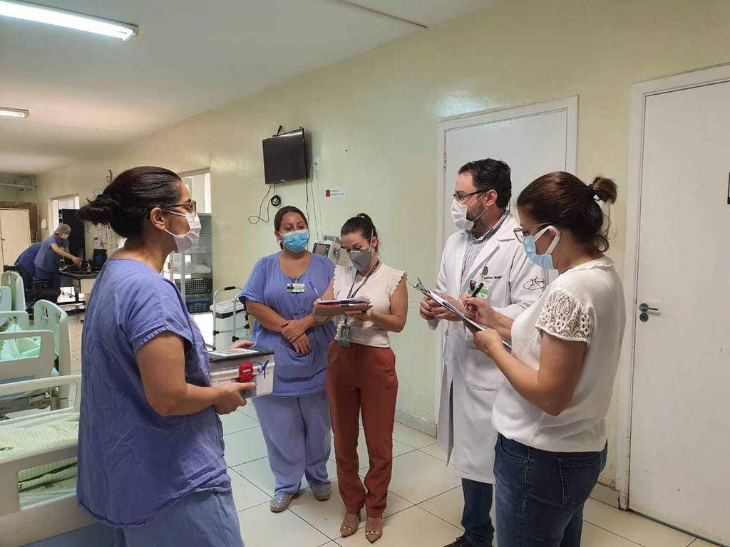 Sorria, abrace e cante uma música: saiba como identificar o AVC ... Sorria, abrace e cante uma música: saiba como identificar o AVC ...