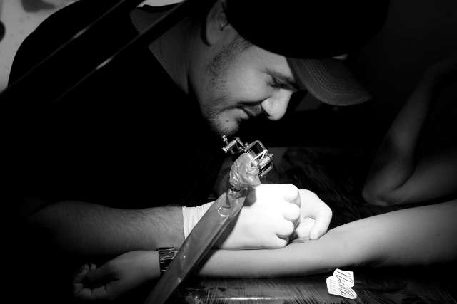 Mesmo a pressa como inimiga, Flávio levou 1º lugar após tattoo de 12 ...