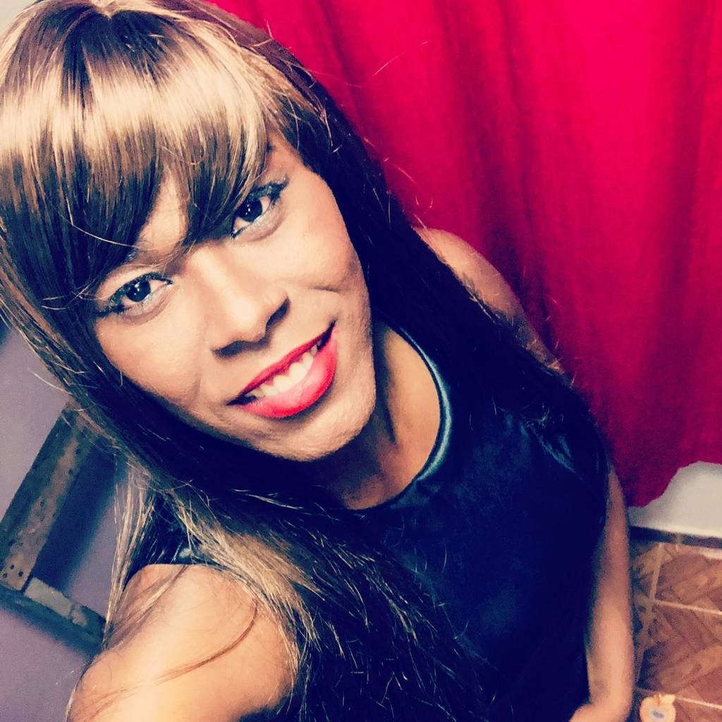 Alice se orgulha em poder dizer que é uma mulher transexual na Marinha ...