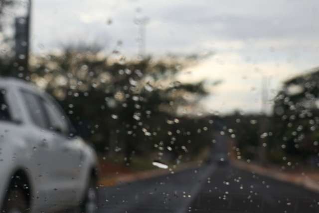 Após 19 dias, chuva fraca chega com frente fria a Campo Grande ... Após 19 dias, chuva fraca chega com frente fria a Campo Grande ...