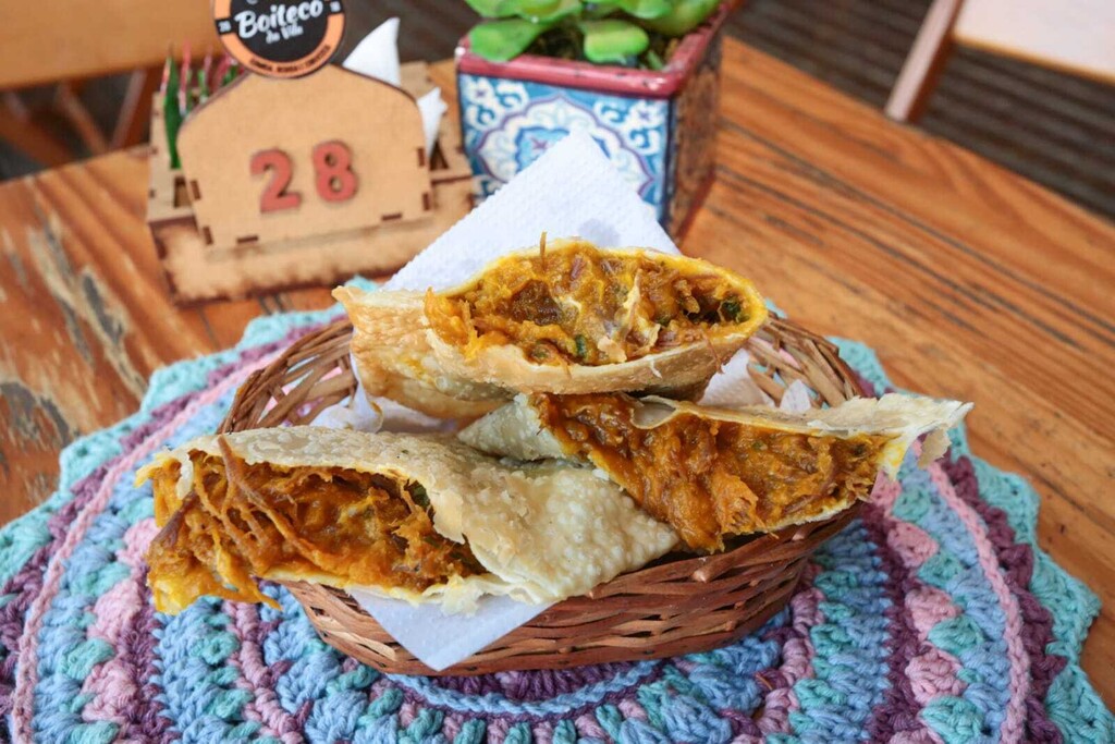 De filé mignon a cabotiá, pastel 'recheadão' tem sabores curiosos ...