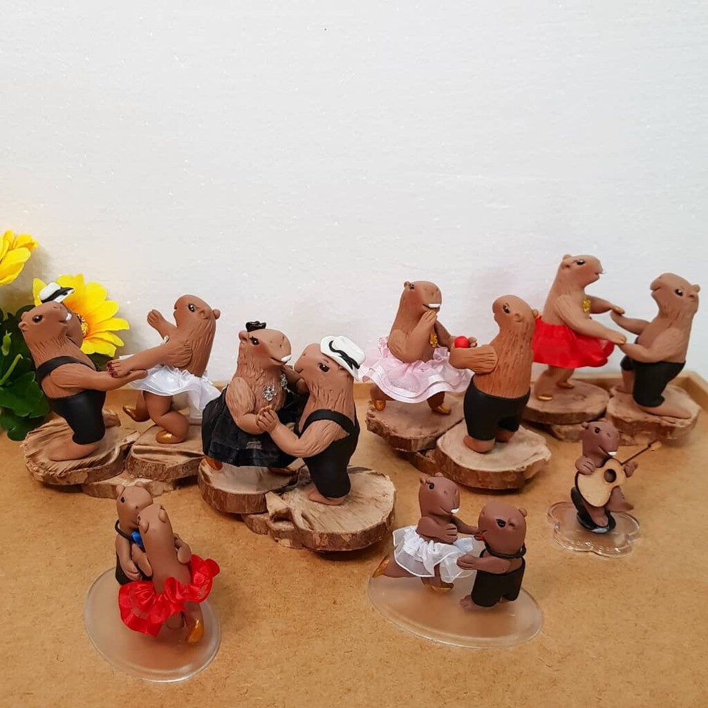 Cybele transforma capivara em dançarina, engenheira e até feirante ...