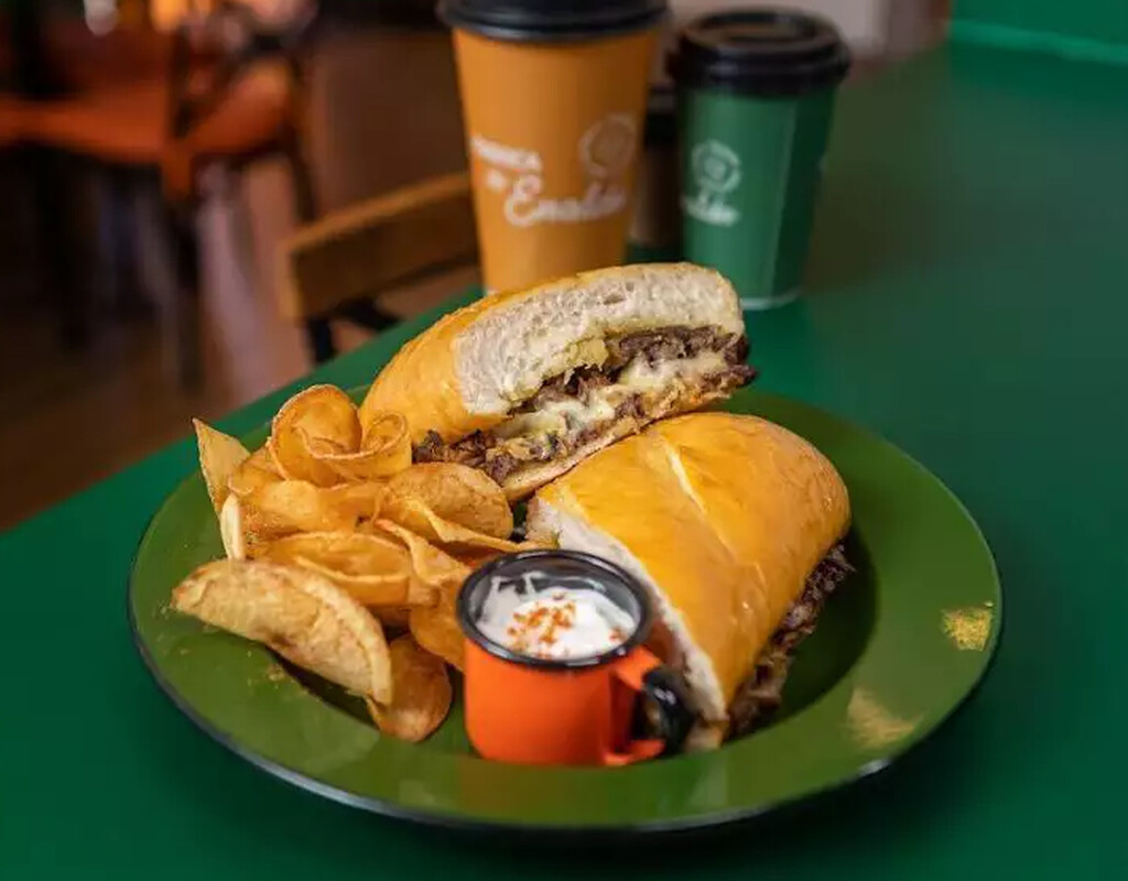 Padoca do Enaldo é estilo de SP em Campo Grande, com menu da família ...