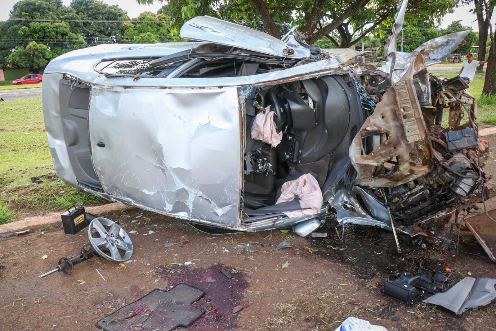 Motorista fica em estado grave após parar debaixo de carro em capotagem - Capital - Campo Grande ...
