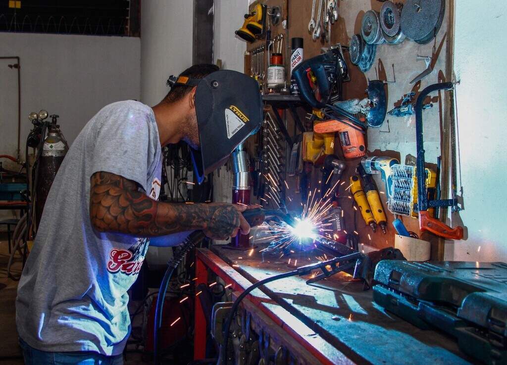 Restauração de carros antigos fez de Brendon o 'Soldaman ...