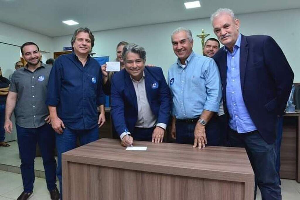 Em Ivinhema, Reinaldo chega ao número simbólico de 45 prefeitos ...