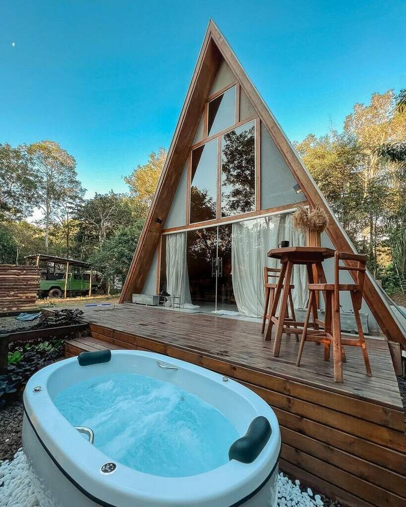 Chalé na Chácara dos Poderes é lugar incrível para dias românticos ...