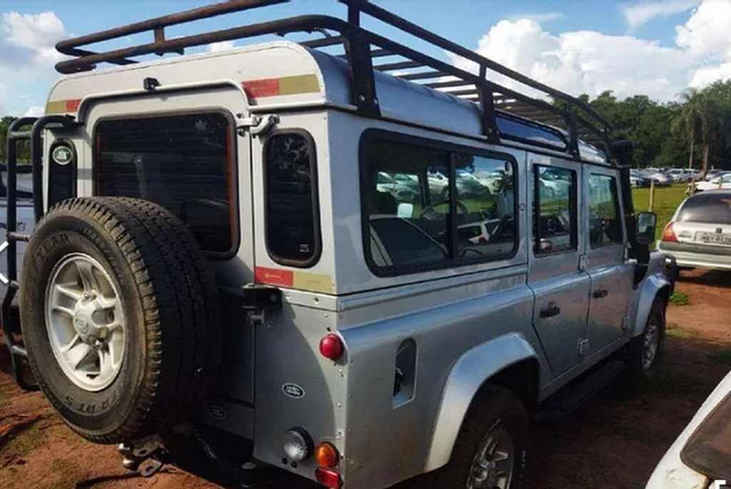 Land Rover flagrado com 105 kg de cocaína é o mais disputado em leilão ...