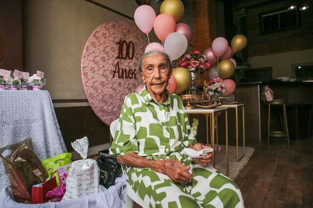 Josefa até queria ser mais nova, mas é feliz por chegar aos 100 anos ...
