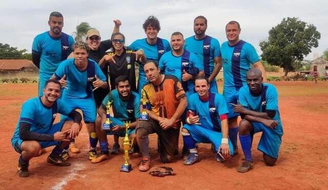 Dentro e fora do campo, técnicas fazem de tudo no futebol de várzea ...