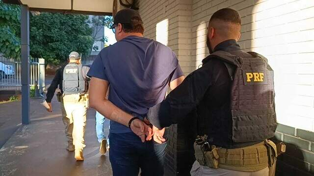 Advogado que aplicava golpes com nomes de mortos é preso e levado ao RS