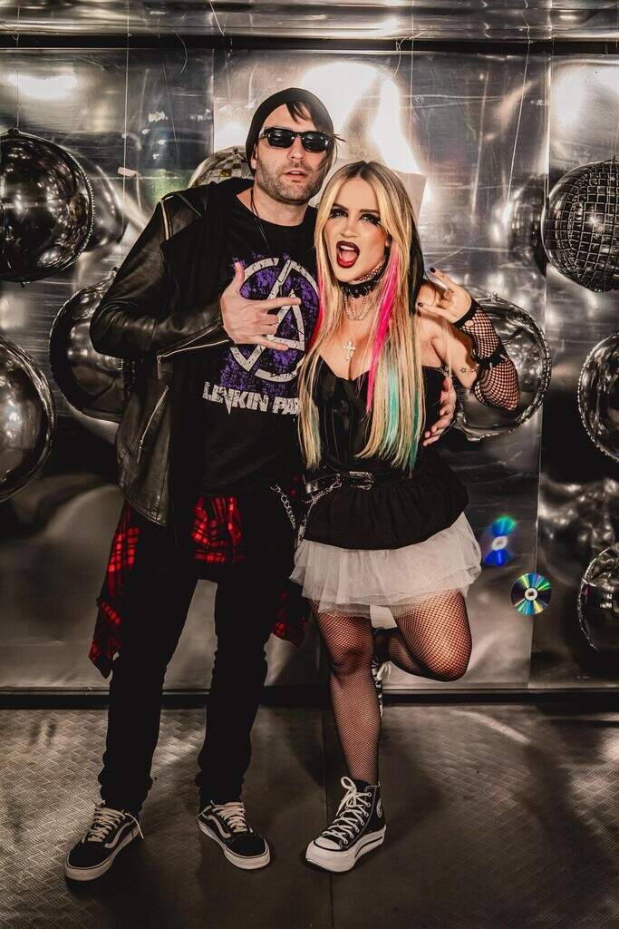 Festa emo com drink "Emocionado" e tattoo ao vivo viraliza no Instagram