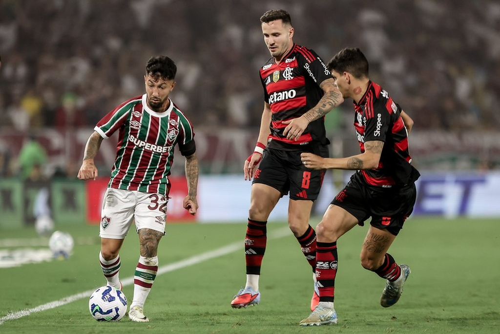 Fluminense vence Flamengo em clássico emocionante no Maracanã