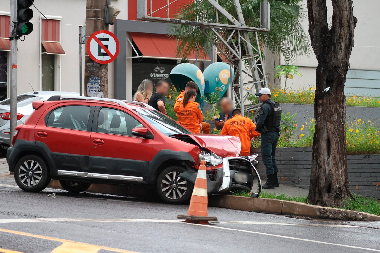 Motorista foge após colisão na Av. Ceará, em Campo Grande