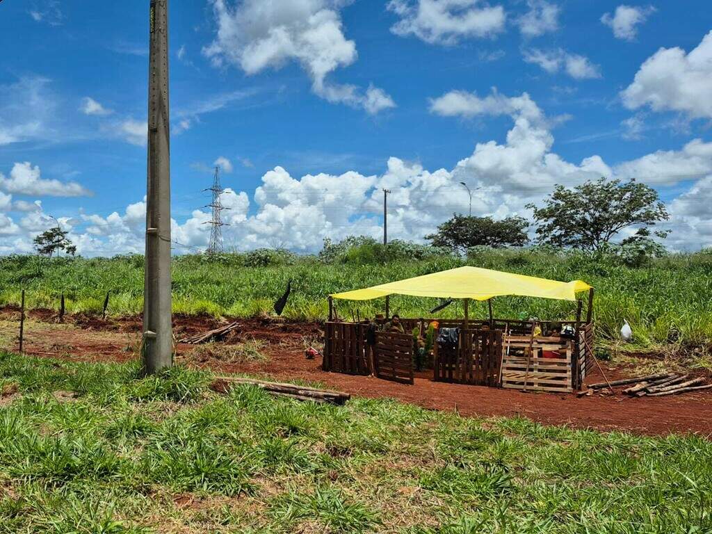 Indígenas Iniciam Construção de Barracos no Indubrasil - 27 de janeiro