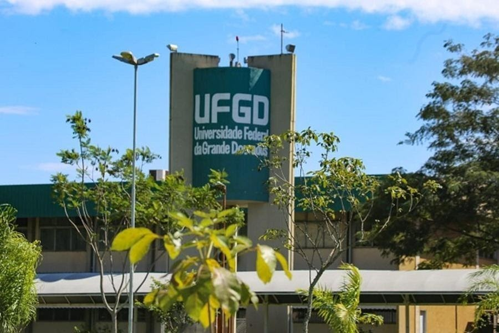 UFGD abre concurso com salário de até R$ 13 mil; inscrições até quinta