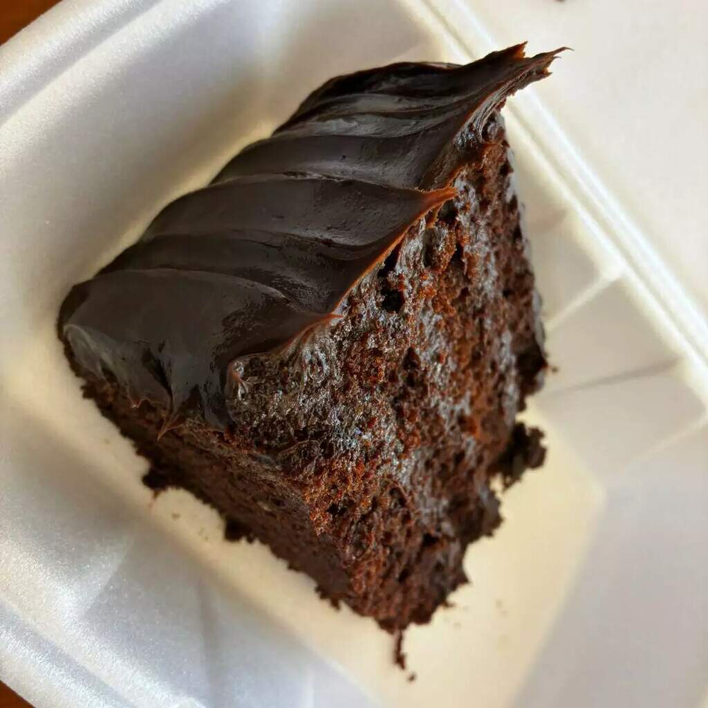Bolo de chocolate do filme Matilda faz sucesso em doceria de Campo Grande